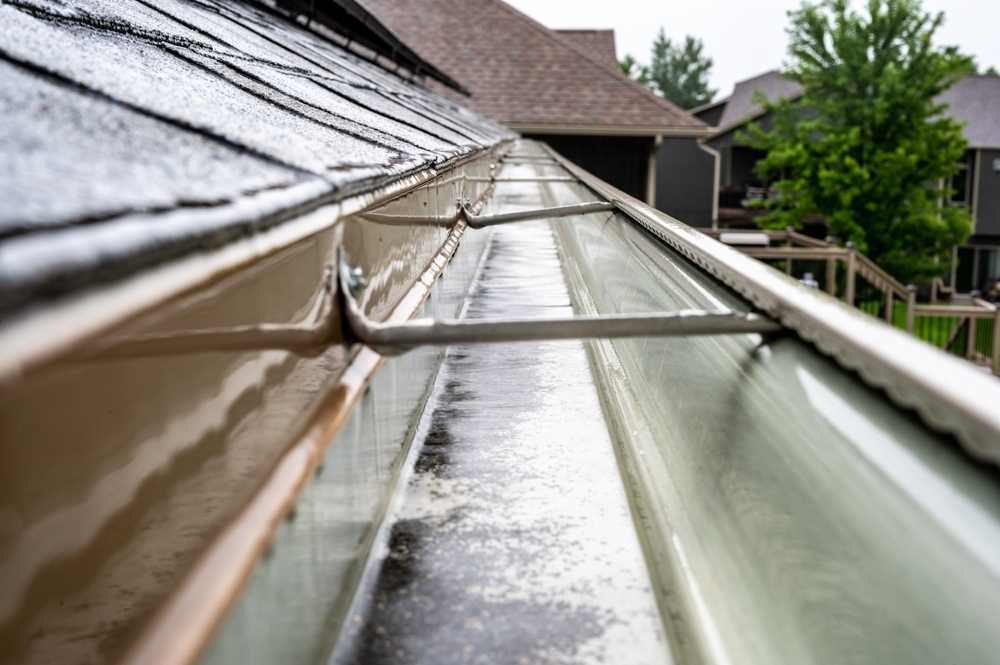 6 Ways to Fasten Gutters: Which One is Best?